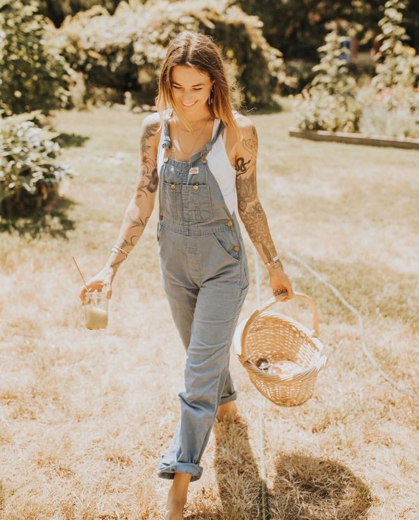 Interview with Emily Cox – Omstars