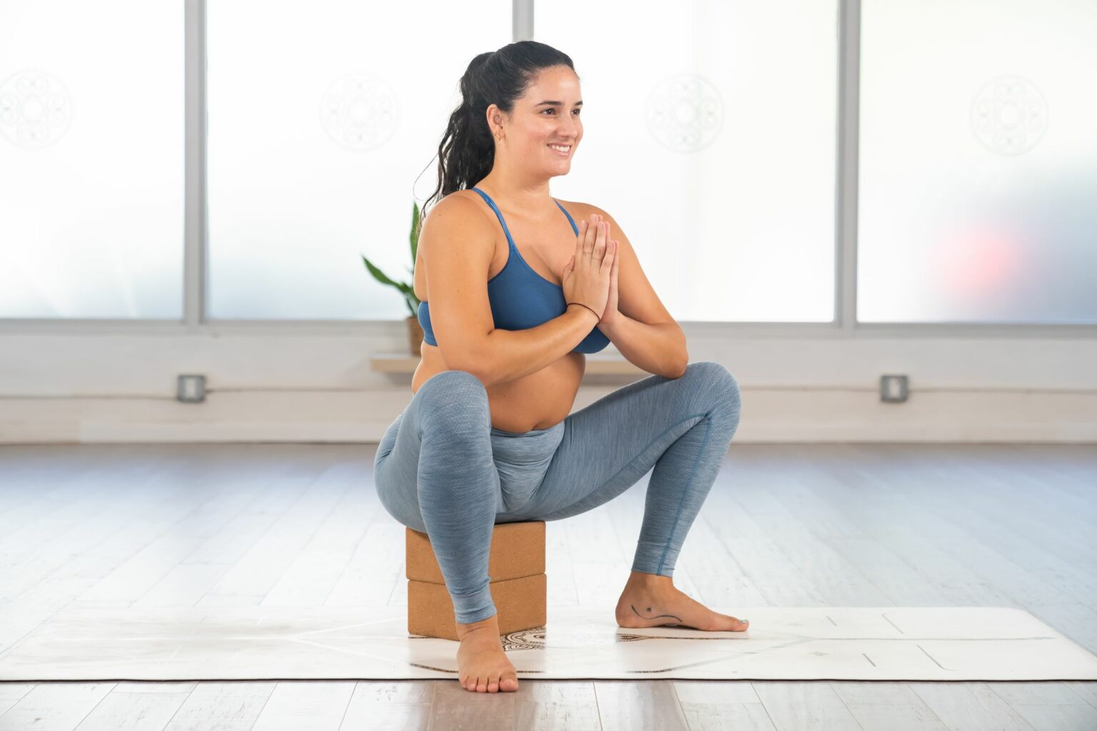 How to do Malasana (Garland Pose) – Omstars